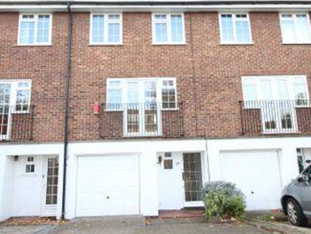 4 Bedrooms Town house for rent in Colonels Walk, The Ridgeway, Enfield, Middx EN2