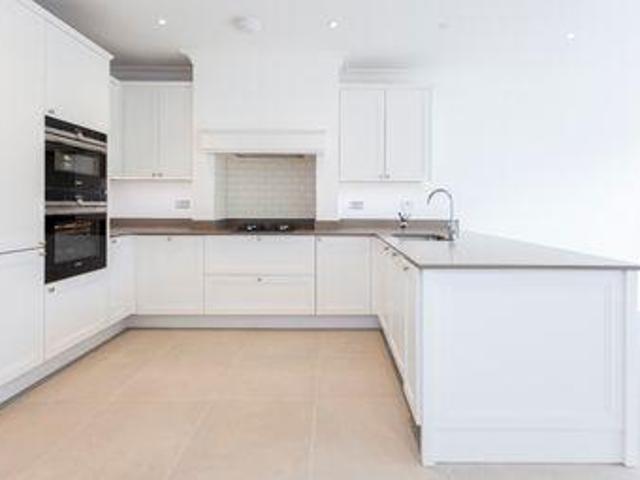 4 Bedrooms Town house for rent in Barrons Chase, Richmond TW10