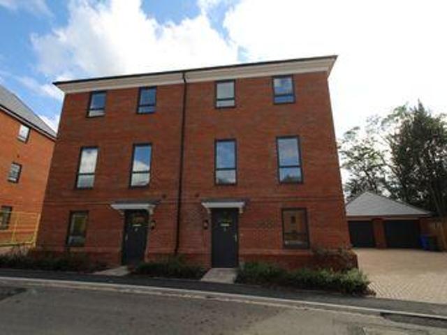 4 Bedrooms Town house for rent in GU11