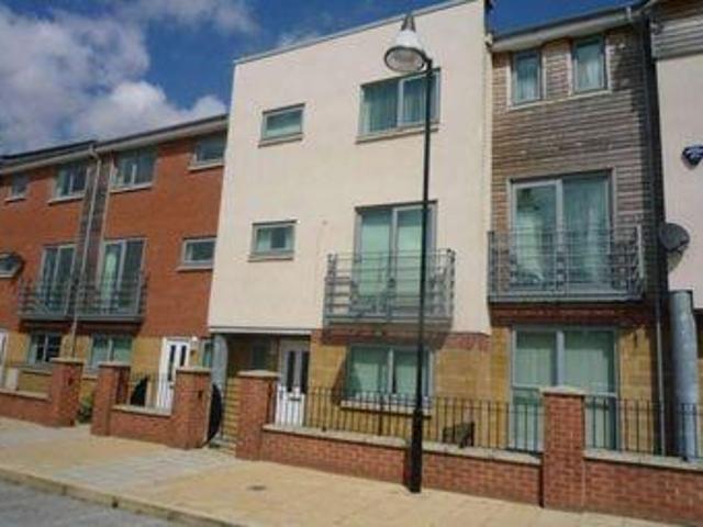 4 Bedrooms Town house for rent in Falconwood Way, Ashton Old Road, Beswick, Manchester M11