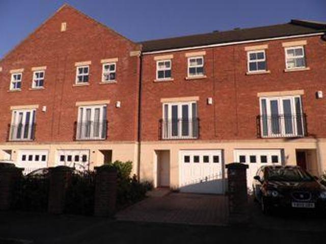 4 Bedrooms Town house for rent in Hutton Gate, Harrogate HG2