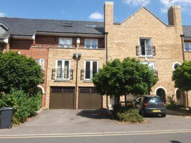 4 Bedrooms Town house for rent in Iliffe Close, Reading RG1