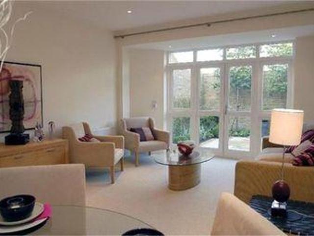4 Bedrooms Town house for rent in Morecambe Street, London SE17