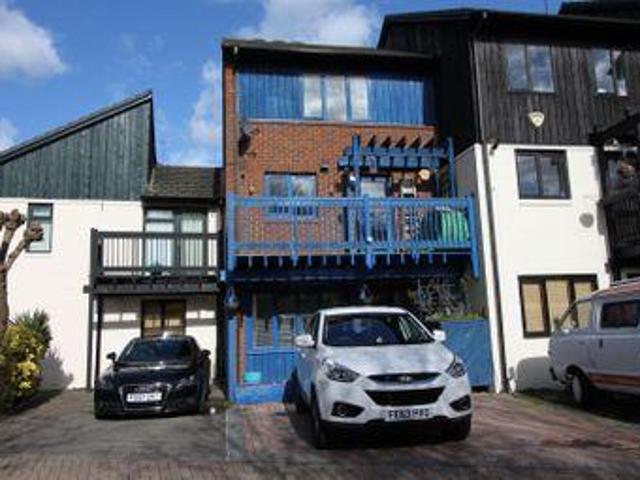 4 Bedrooms Town house for rent in Marina Approach, Yeading, Hayes UB4