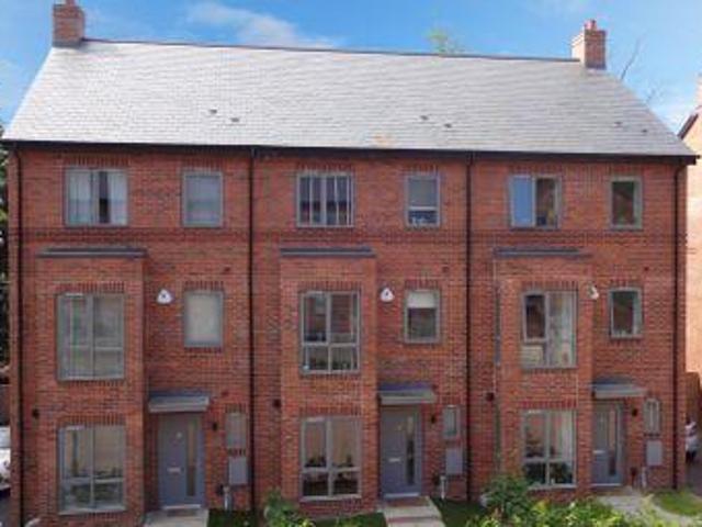 4 Bedrooms Town house for rent in Sandringham Drive, Hyde Park, Leeds LS6