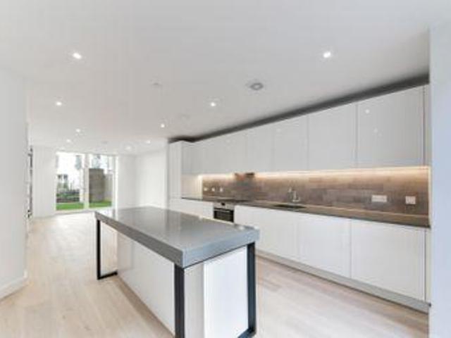 4 Bedrooms Town house for rent in Schooner Road, Royal Wharf, London E16