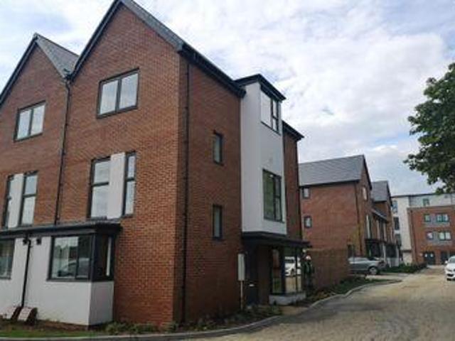 4 Bedrooms Town house for rent in Presentation Way, Reading RG30