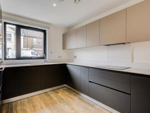 4 Bedrooms Town house for rent in Watteau Square, Croydon CR0