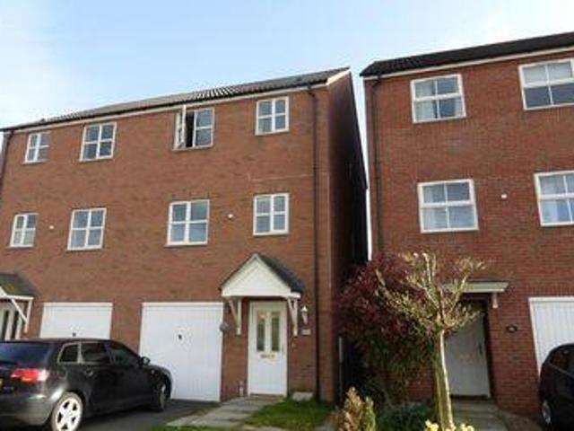 4 Bedrooms Town house for rent in Welland Road, Hilton, Derby DE65