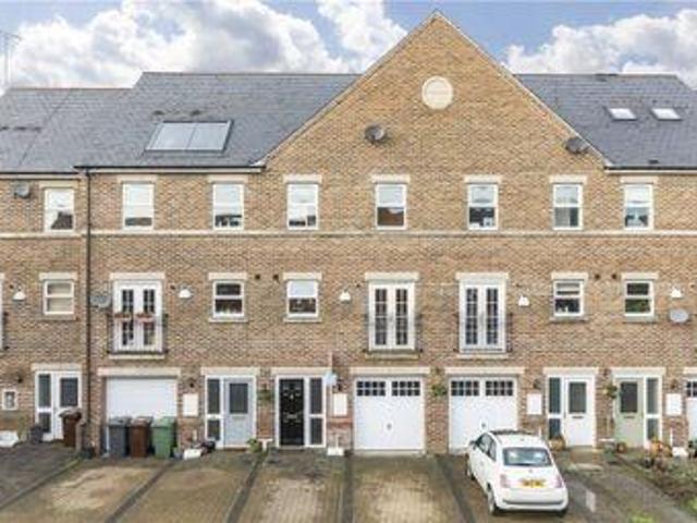 4 Bedrooms Town house for sale in Carisbrooke Road, Leeds, West Yorkshire LS16