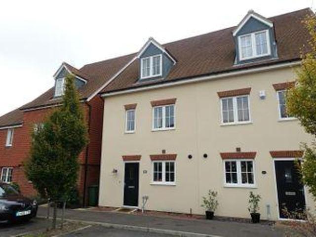 4 Bedrooms Town house for sale in Brookfield Drive, Horley RH6