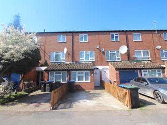 4 Bedrooms Town house for sale in Burncroft Avenue, Enfield EN3