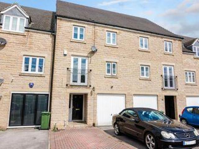 4 Bedrooms Town house for sale in Georgian Square, Rodley, Leeds LS13
