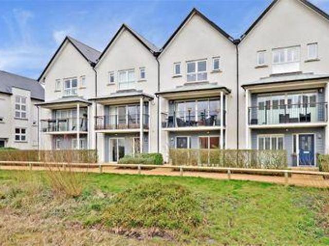 4 Bedrooms Town house for sale in Daws Place, Redhill, Surrey RH1
