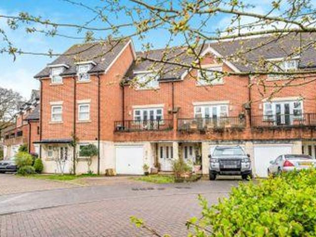 4 Bedrooms Town house for sale in Elder Crescent, Bordon GU35
