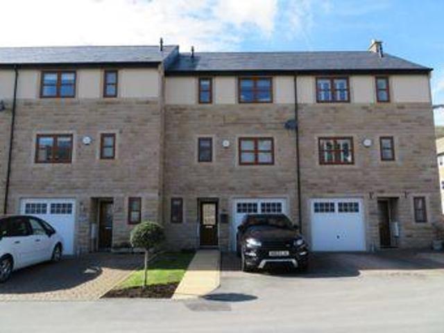 4 Bedrooms Town house for sale in Knoll Close, Greenfield, Oldham OL3