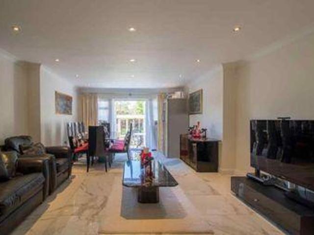 4 Bedrooms Town house for sale in Holden Road, London N12