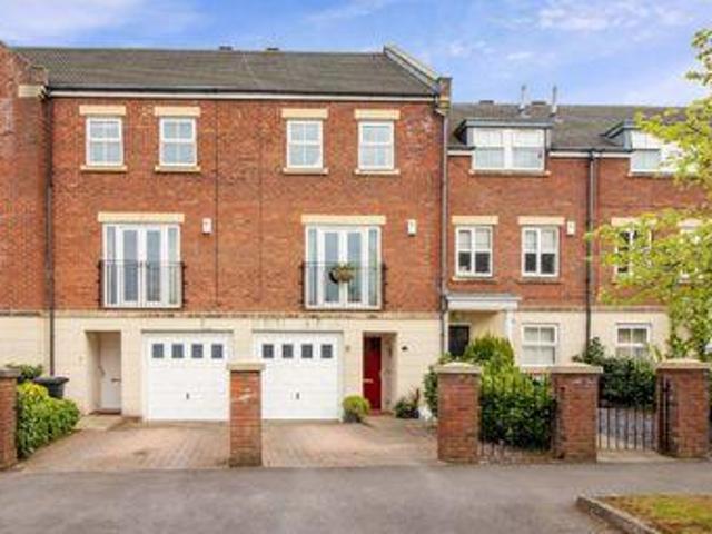 4 Bedrooms Town house for sale in Hutton Gate, Harrogate HG2