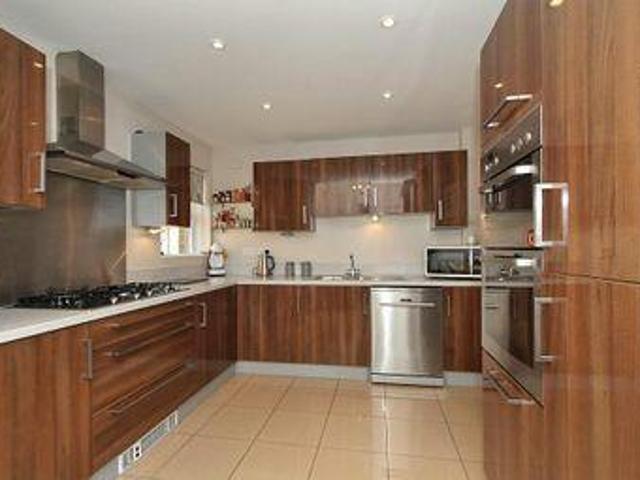 4 Bedrooms Town house for sale in Lily Walk, Sittingbourne ME10