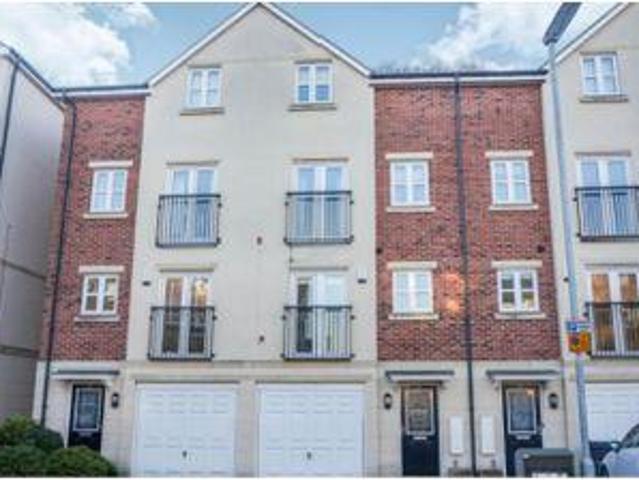 4 Bedrooms Town house for sale in Montgomery Avenue, Leeds LS16
