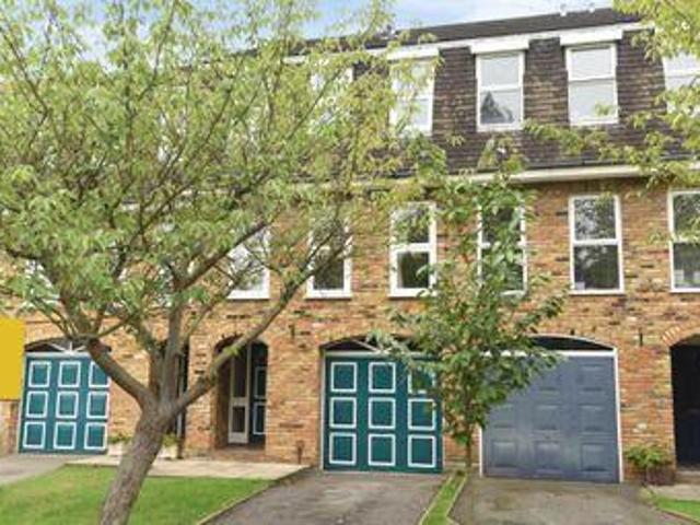 4 Bedrooms Town house for sale in Northwood, Middlesex HA6