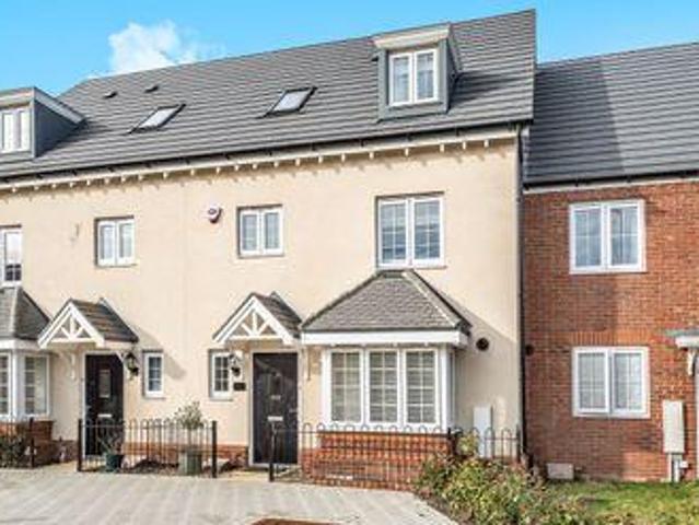 4 Bedrooms Town house for sale in Shackleton Gardens, Flitwick MK45