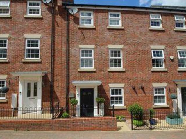 4 Bedrooms Town house for sale in Shearwater Road, Hemel Hempstead HP3