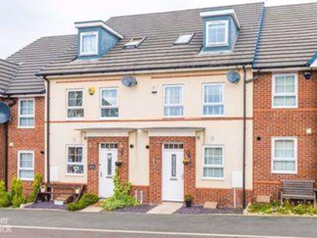 4 Bedrooms Town house for sale in Sillavan Close, Pendlebury, Swinton, Manchester M27