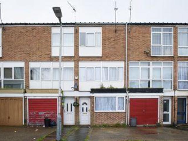 4 Bedrooms Town house for sale in Russet Close, Hillingdon, Uxbridge UB10
