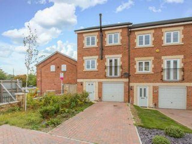 4 Bedrooms Town house for sale in Weavers Close, Morley, Leeds LS27