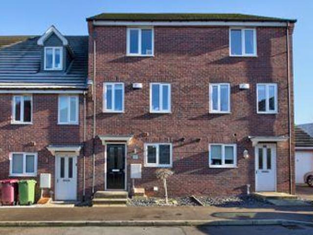 4 Bedrooms Town house for sale in Wylam Close, Clay Cross, Chesterfield S45