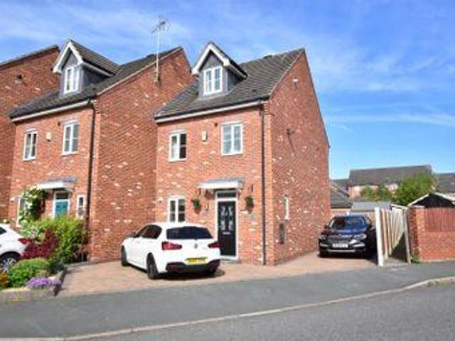 4 Bedrooms Town house for sale in Talbot Way, Stapeley, Nantwich CW5