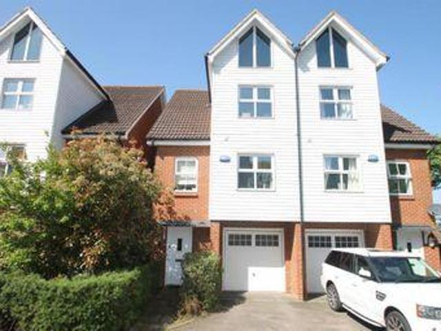 4 Bedrooms Town house for sale in Tilling Close, Maidstone, Kent ME15