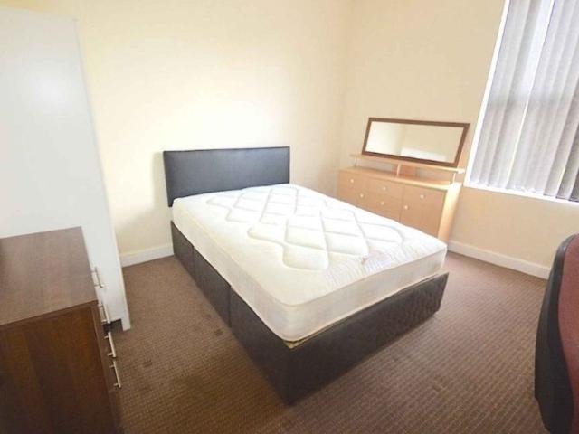 4 Bedrooms 2 Bathrooms