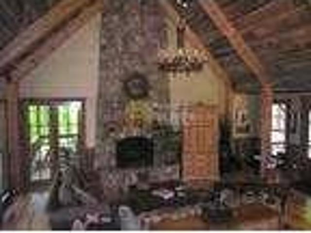 4 bedrooms 4 bathrooms house / Blue Ridge center