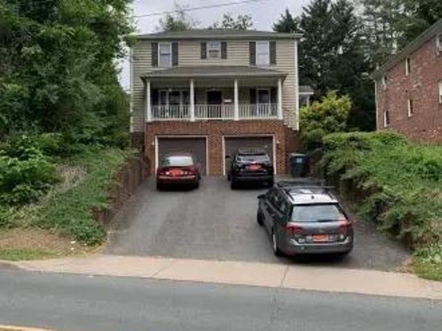 4 Beds, 3.5 Bathroom House Near Campus