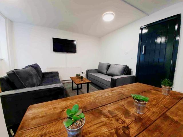 4 Beds 1 Baths