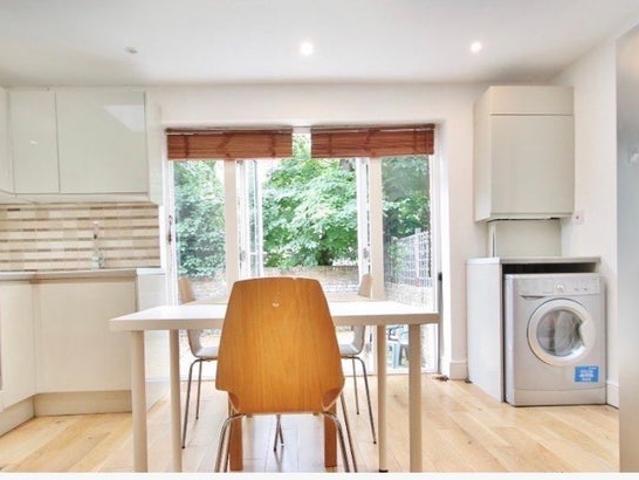 4 beds 2 baths house in the heart of Camden