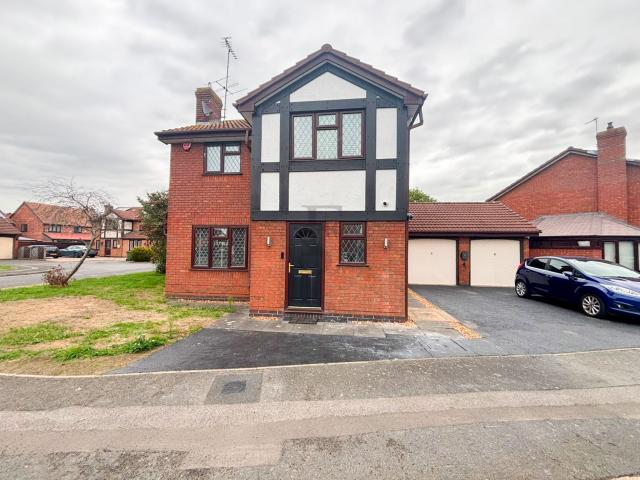 4 beds detached house for rent