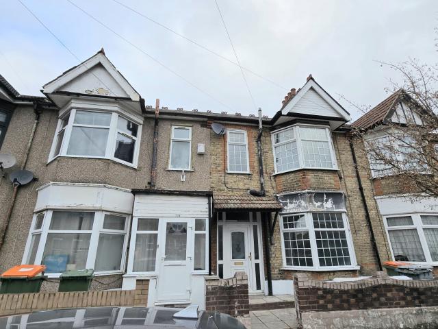 4 beds House For Rent
