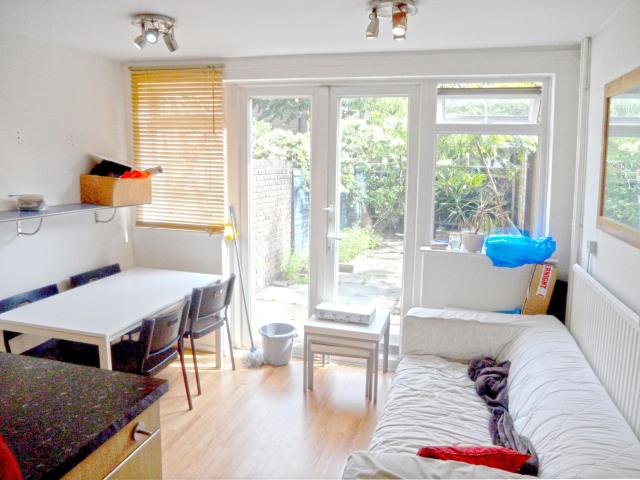 4 beds house For Rent