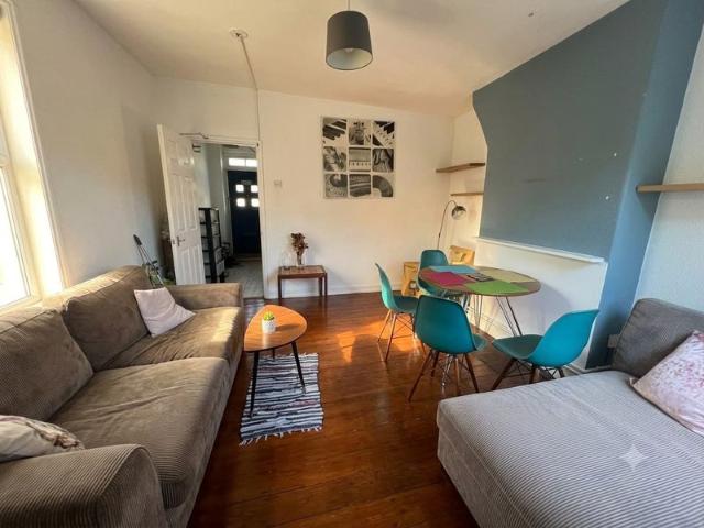 4 Beds + Living Room | Battersea