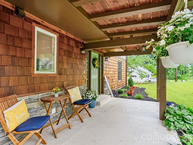 4 Beechwood Lakes Drive