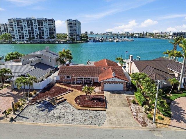 4 Bellevue Dr, Treasure Island, FL 33706