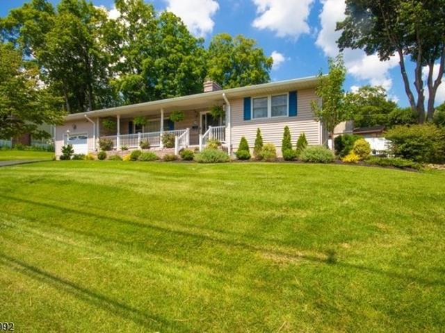 4 Birch Dr, Newton, NJ 07860