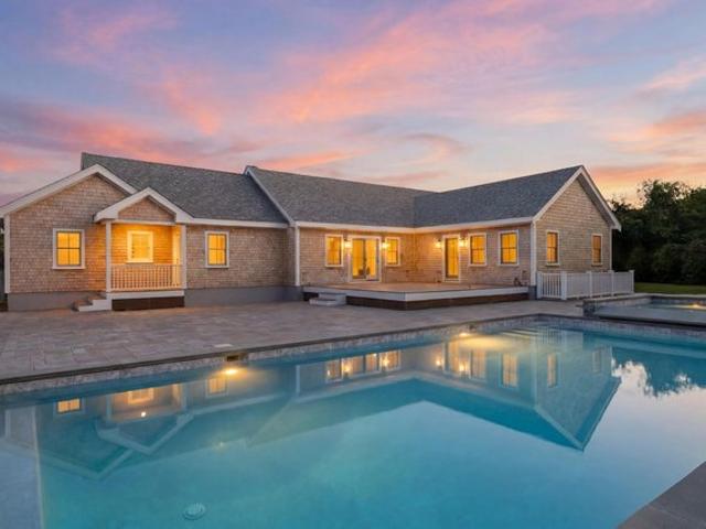 4 Bittersweet Ln, Nantucket, MA 02554