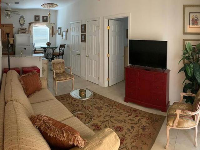 4 blocks from downtown Palafox and 1 block from th