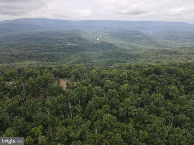 4 Blumb Ln, Great Cacapon, WV 25422 | MLS #WVMO2003 | Compass