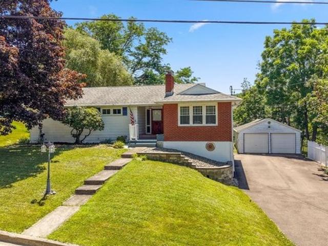 4 Bowen Ln, Apalachin, NY 13732
