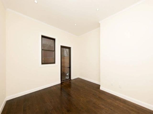 4 BR Apt w/ Patio in Williamsburg